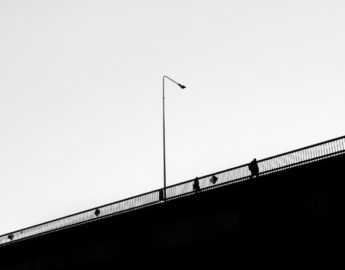 Black and White Thinking - Dichotomous Thinking with Examples - Harappa ...